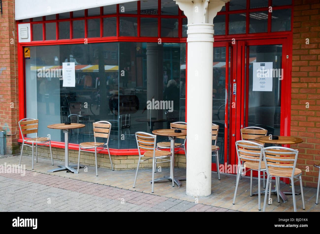 An empty restaurant outlet in Oxford during a recession Stock Photo - Alamy
