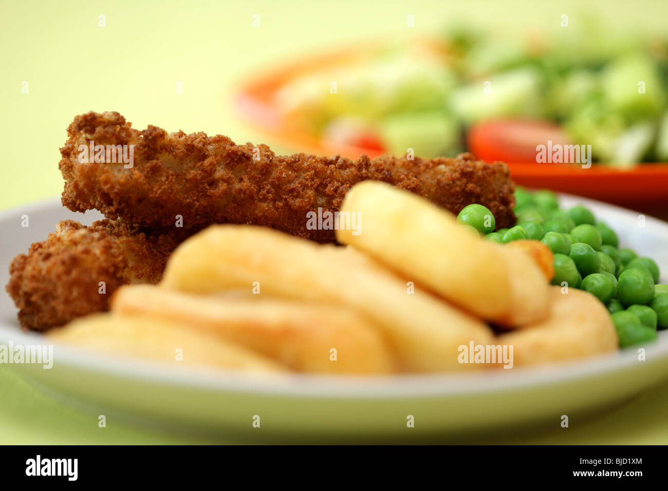 Fish fingers chips and peas hi-res stock photography and images - Alamy