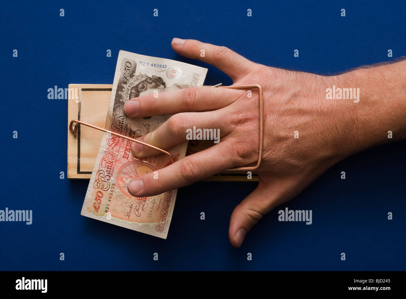 Mouse trap money pounds hi-res stock photography and images - Alamy