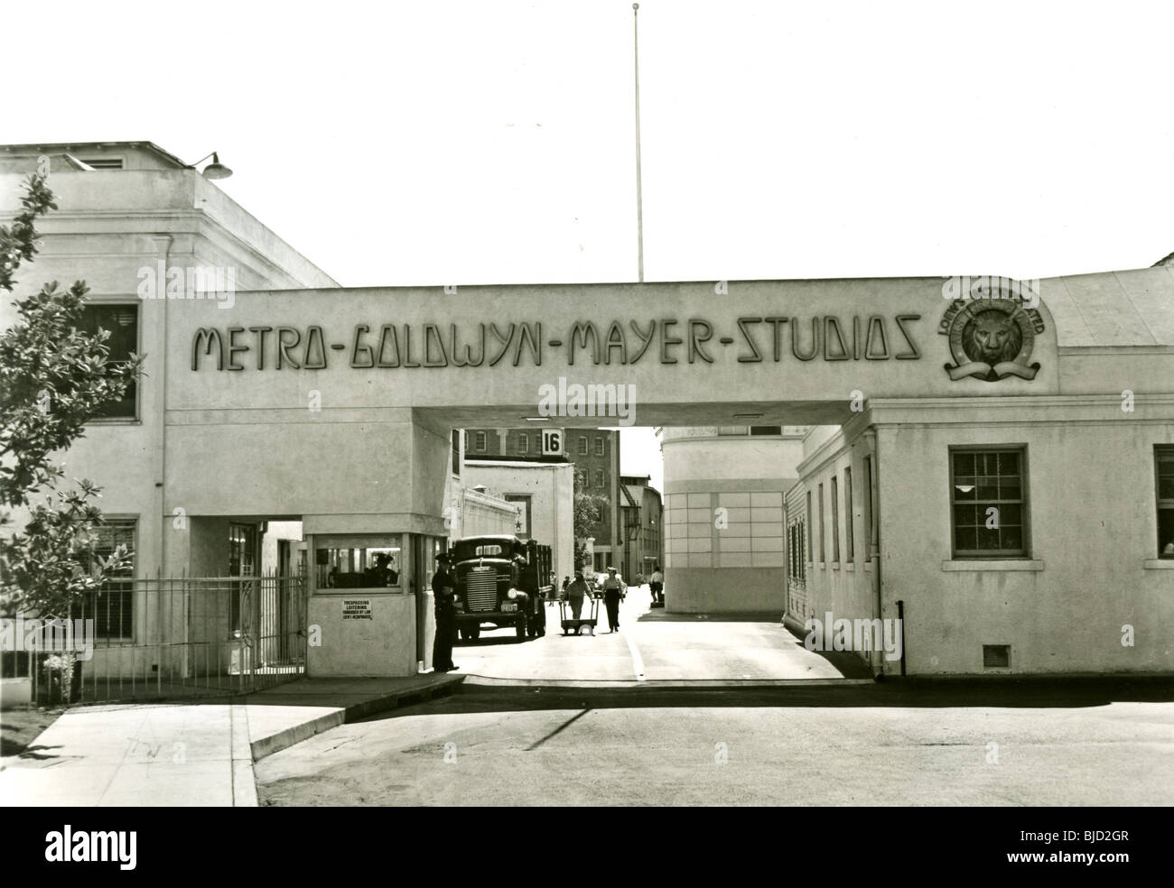 Mgm studios 1940s hi-res stock photography and images - Alamy