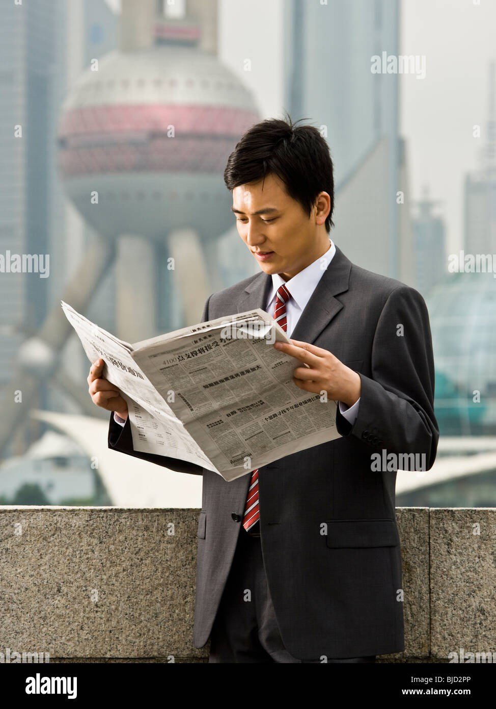 Man reading a newspaper Stock Photo - Alamy