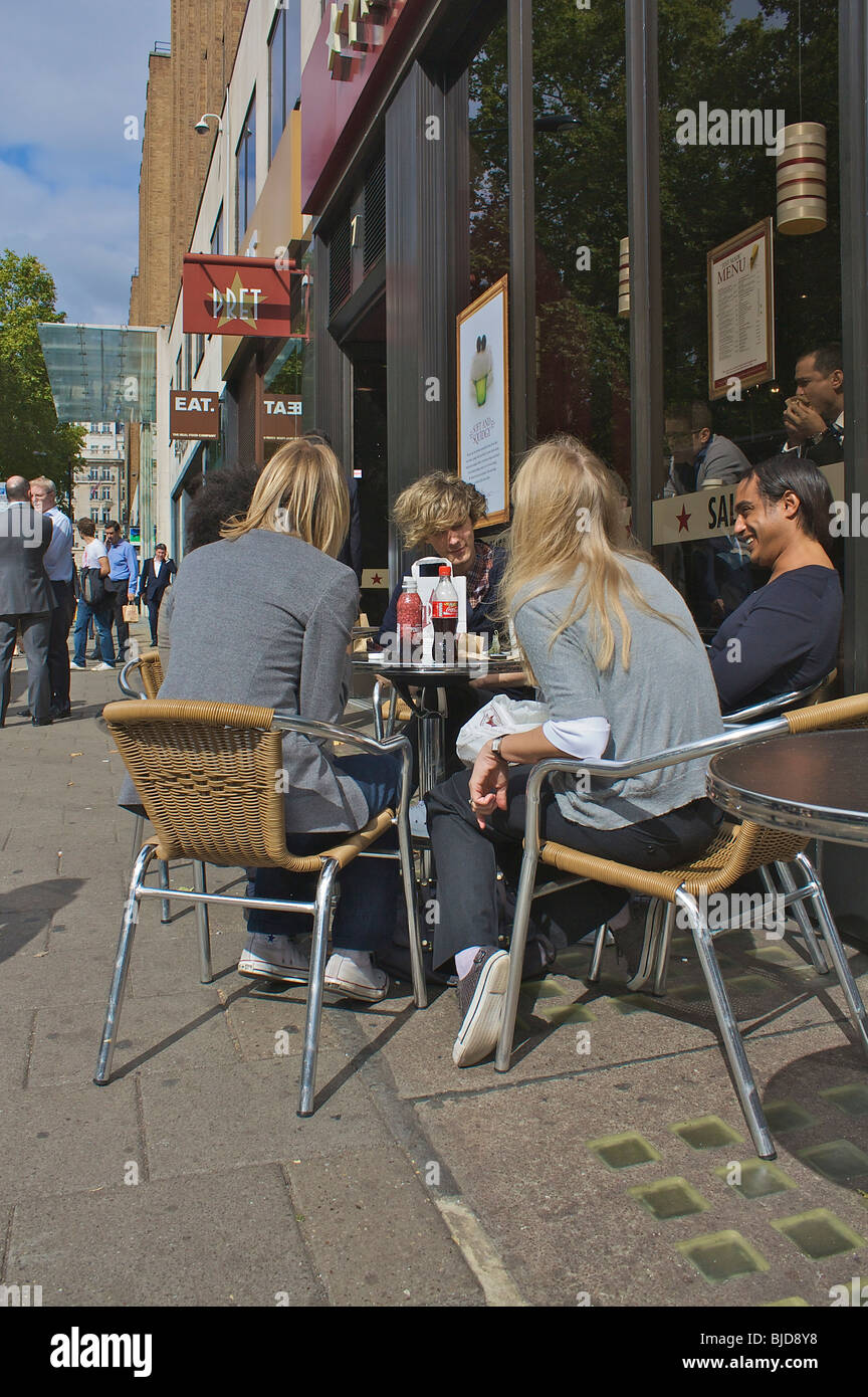 People drinking coffee outside london cafe Stock Photo - Alamy
