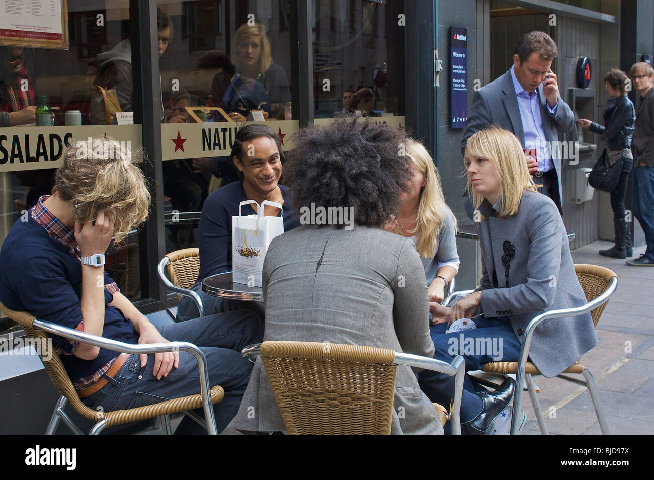 People drinking coffee outside london cafe Stock Photo - Alamy