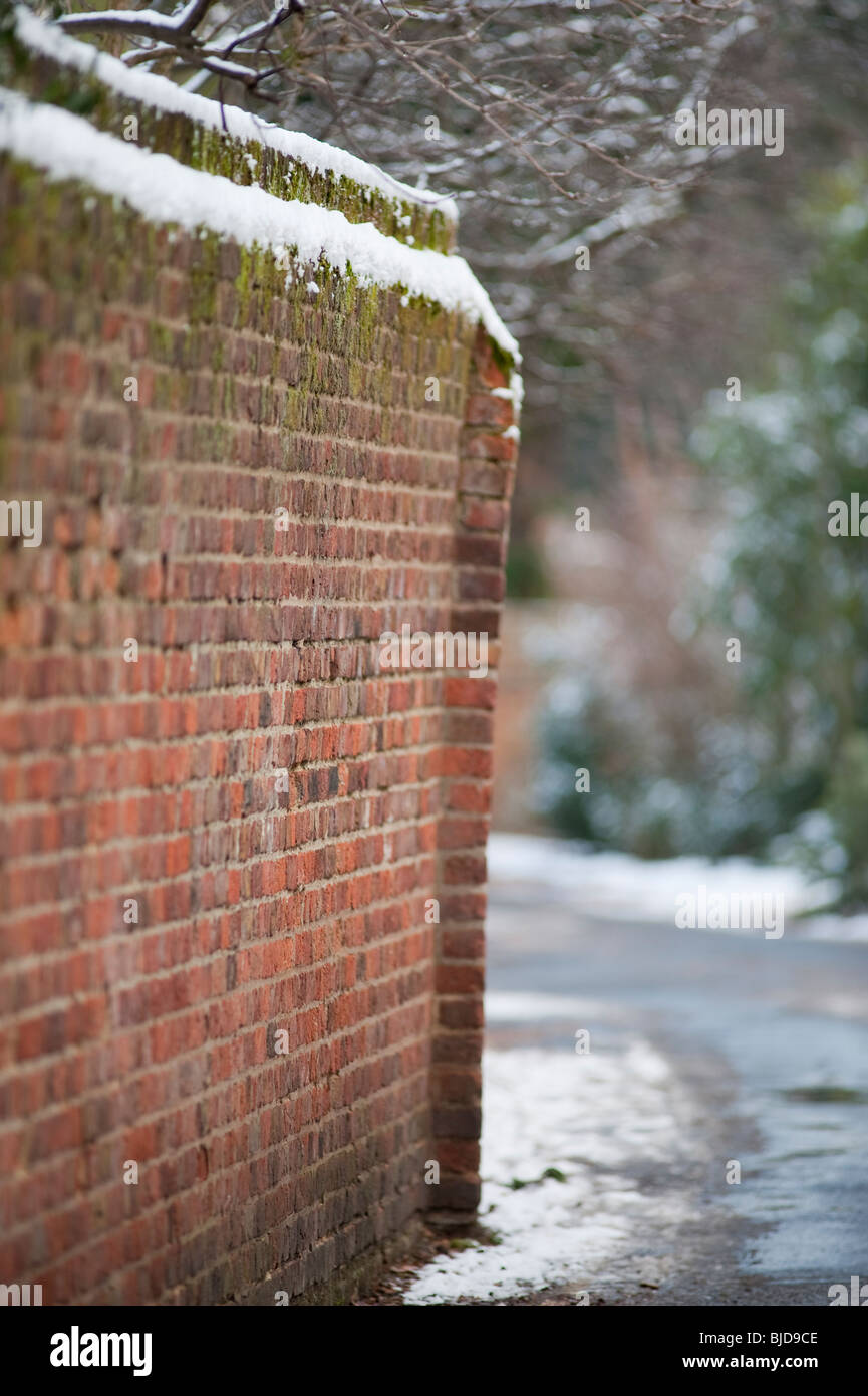 Snow brick wall hi-res stock photography and images - Alamy