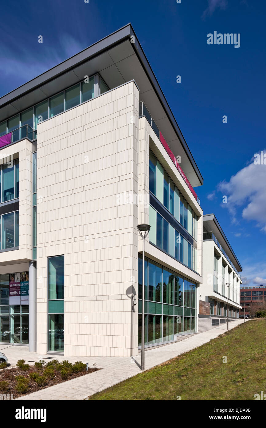 Modern pinnacle hi-res stock photography and images - Alamy