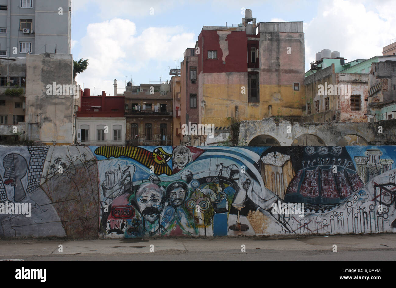 Graffiti in Havana in Cuba Stock Photo - Alamy