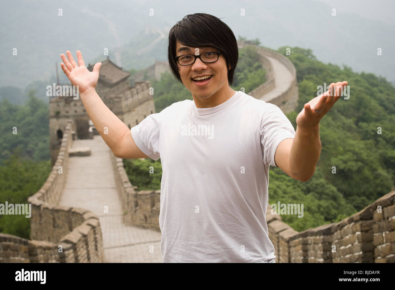 Young man at the Great Wall of China Stock Photo - Alamy