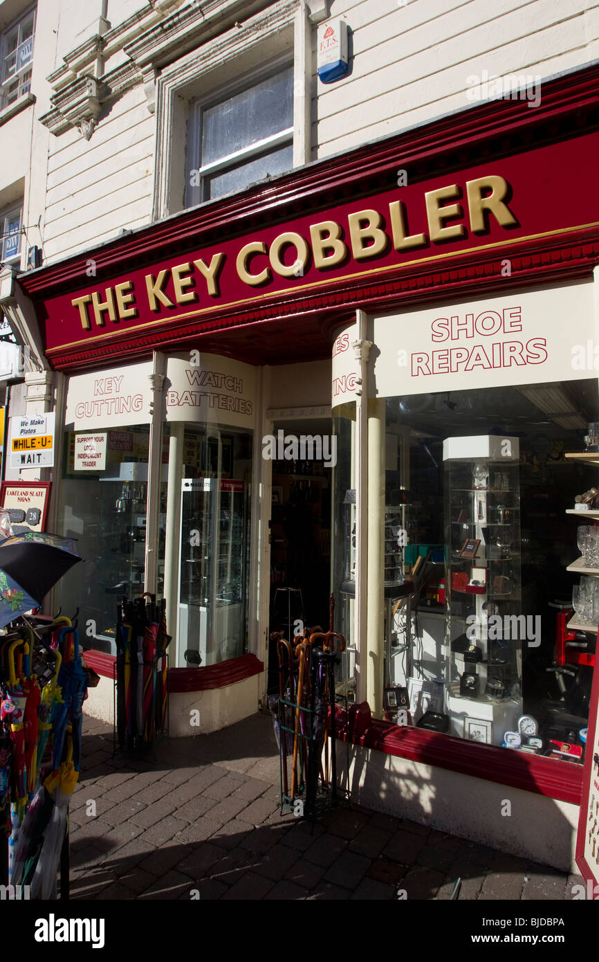 The Key Cobbler Shoe Repairs shop Stock Photo - Alamy