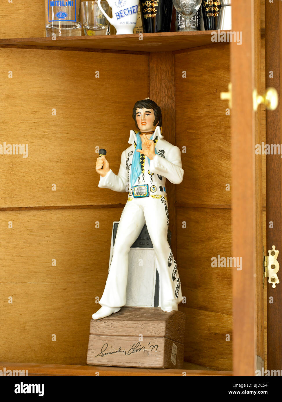Small Elvis Presley statue on corner shelf Stock Photo - Alamy