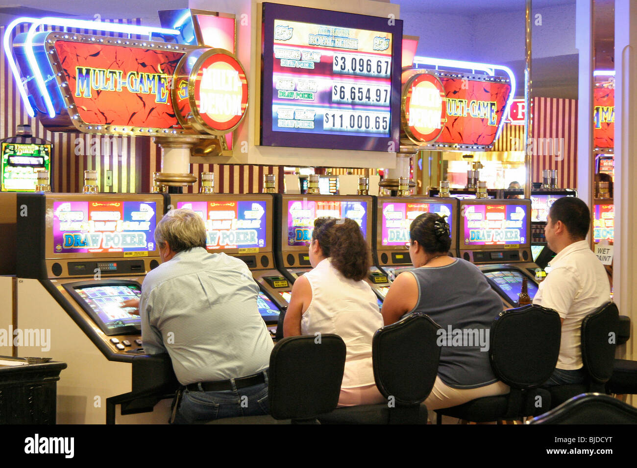 Players at gaming machines in Las Vegas, USA Stock Photo - Alamy