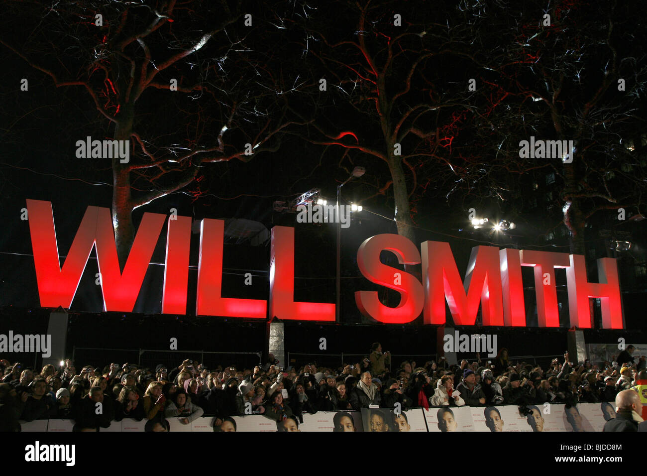 Cinema sign london hi-res stock photography and images - Alamy
