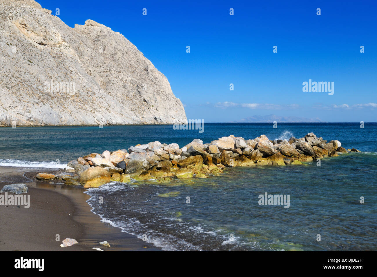 Perissa santorini beach hi-res stock photography and images - Alamy