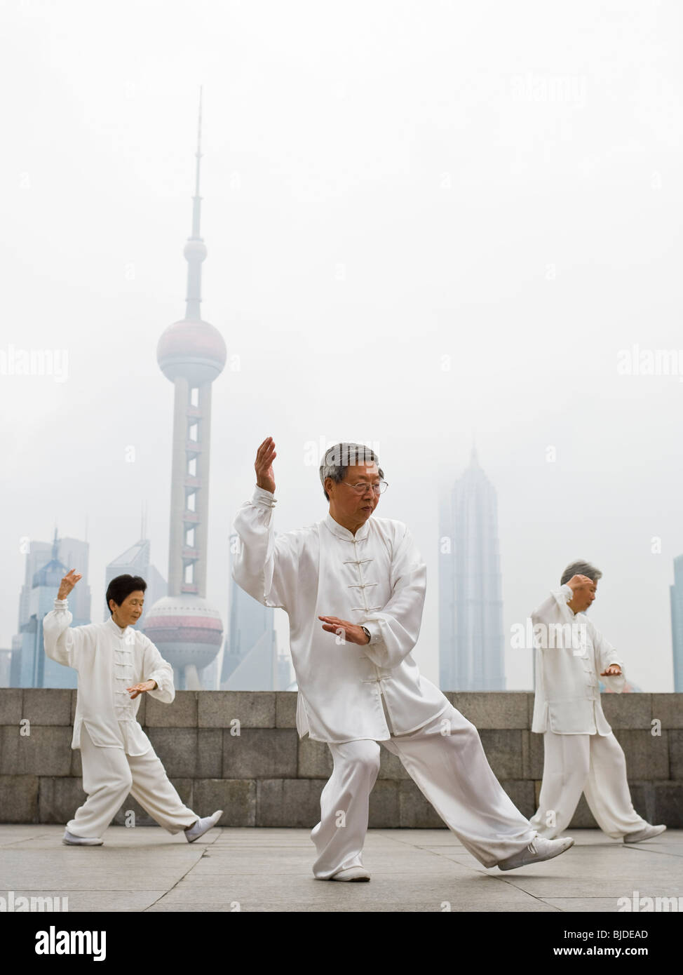 Tai chi china hi-res stock photography and images - Alamy