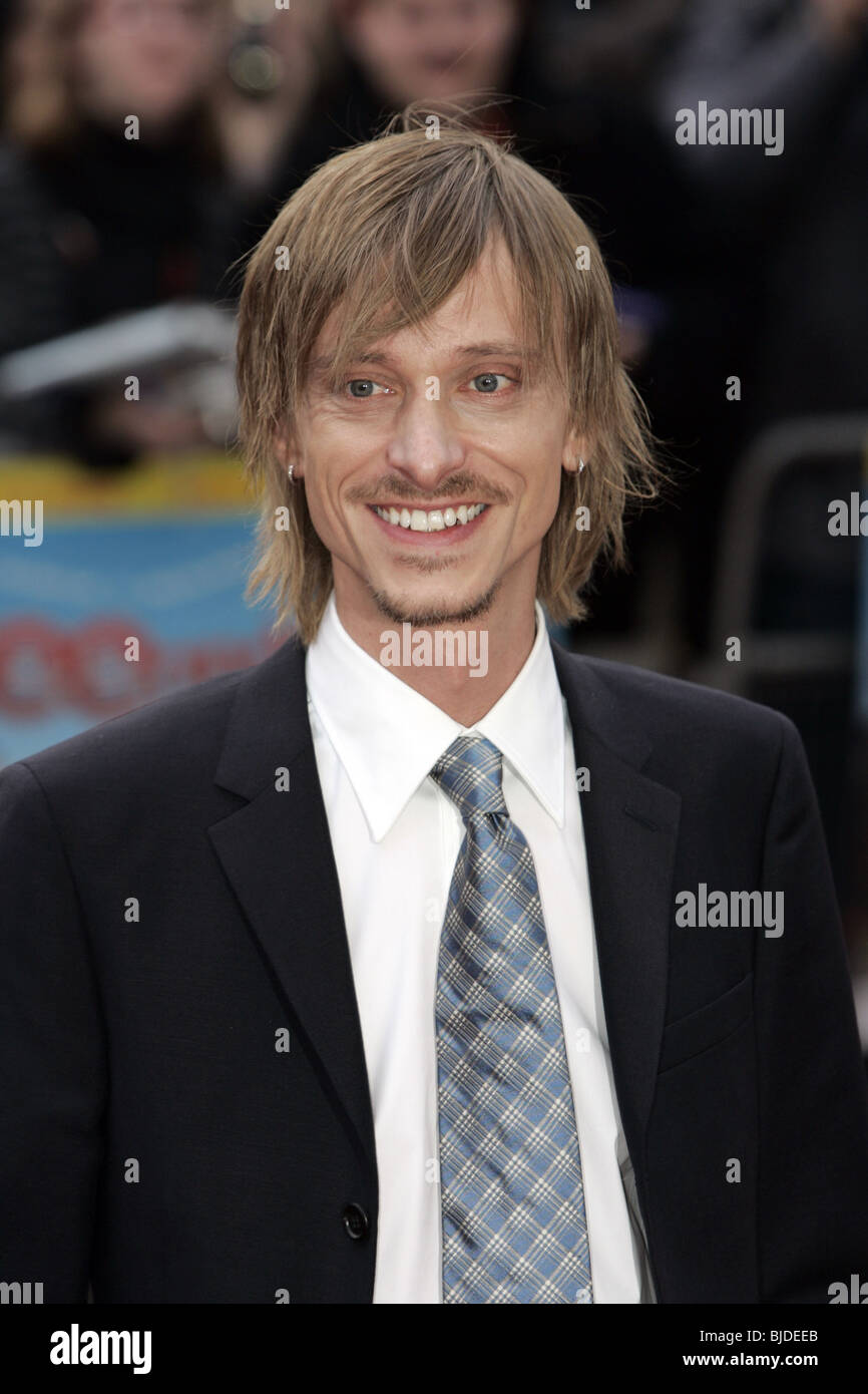 Mackenzie crook hi-res stock photography and images - Alamy