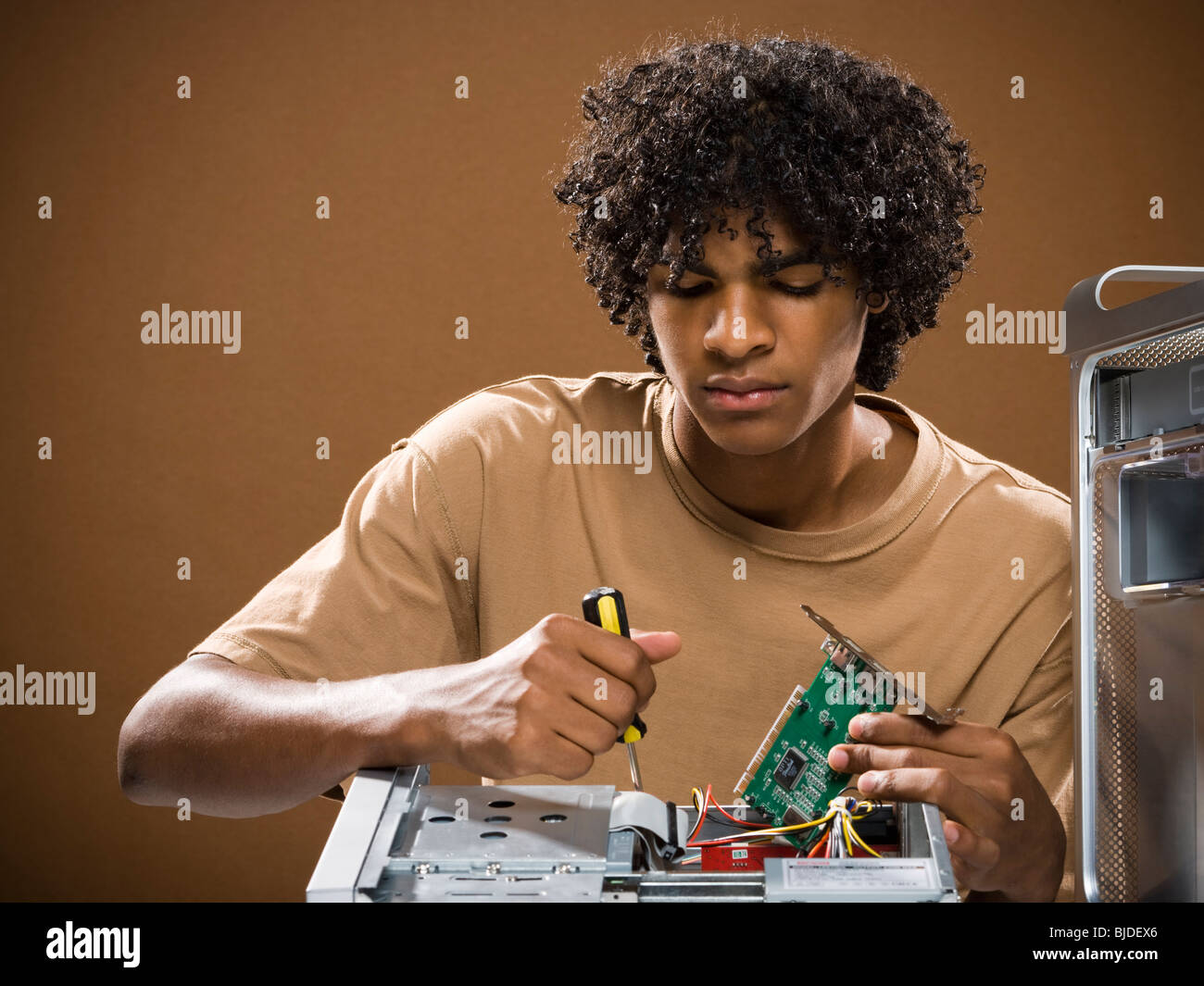 Fixing objects hi-res stock photography and images - Alamy