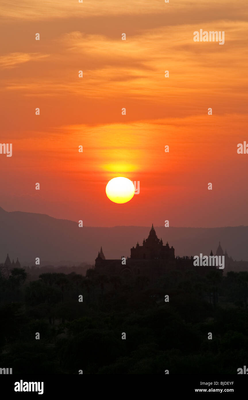 Silhouette of a huge pagoda by sunset in Bagan, Myanmar Stock Photo - Alamy
