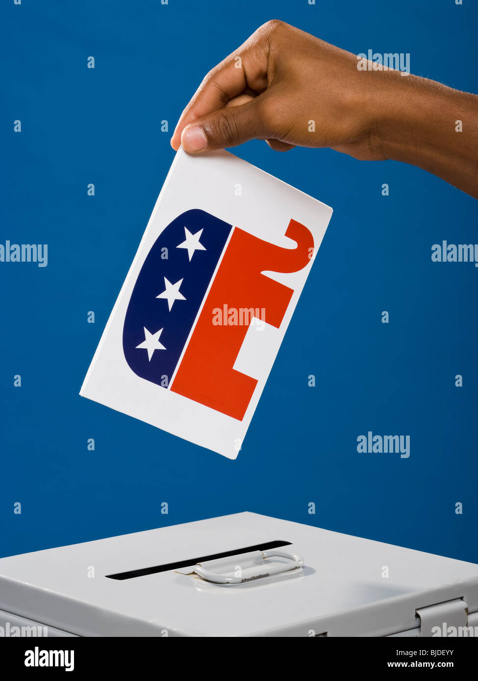 hand casting a ballot Stock Photo - Alamy