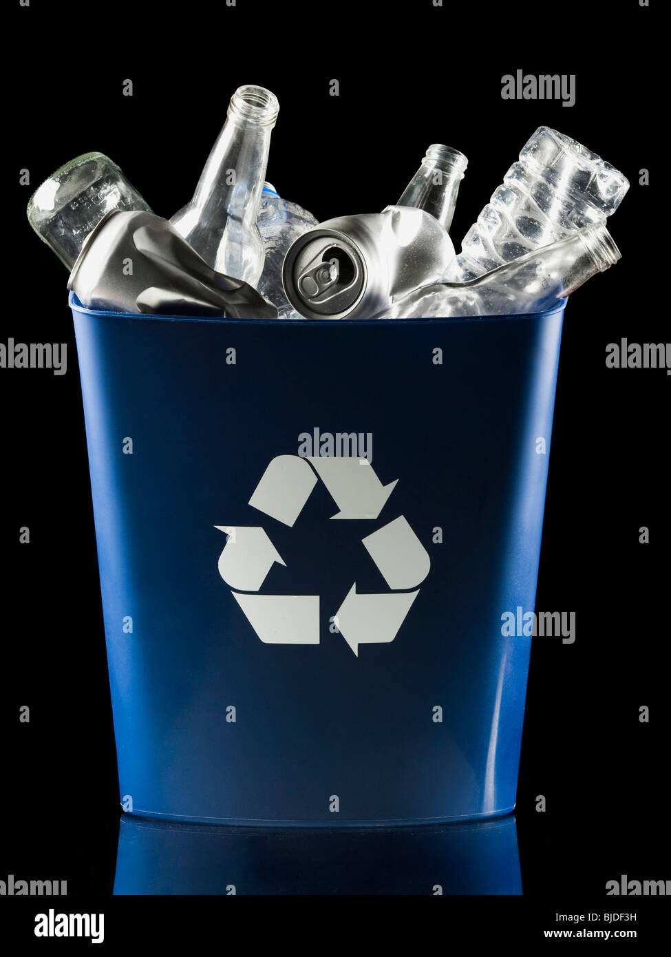 Recycling of cans and bottles Stock Photo - Alamy
