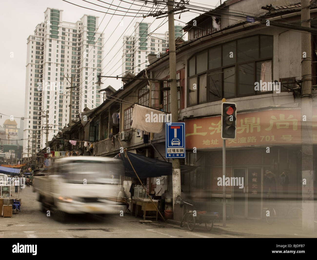 Shanghai slum hi-res stock photography and images - Alamy
