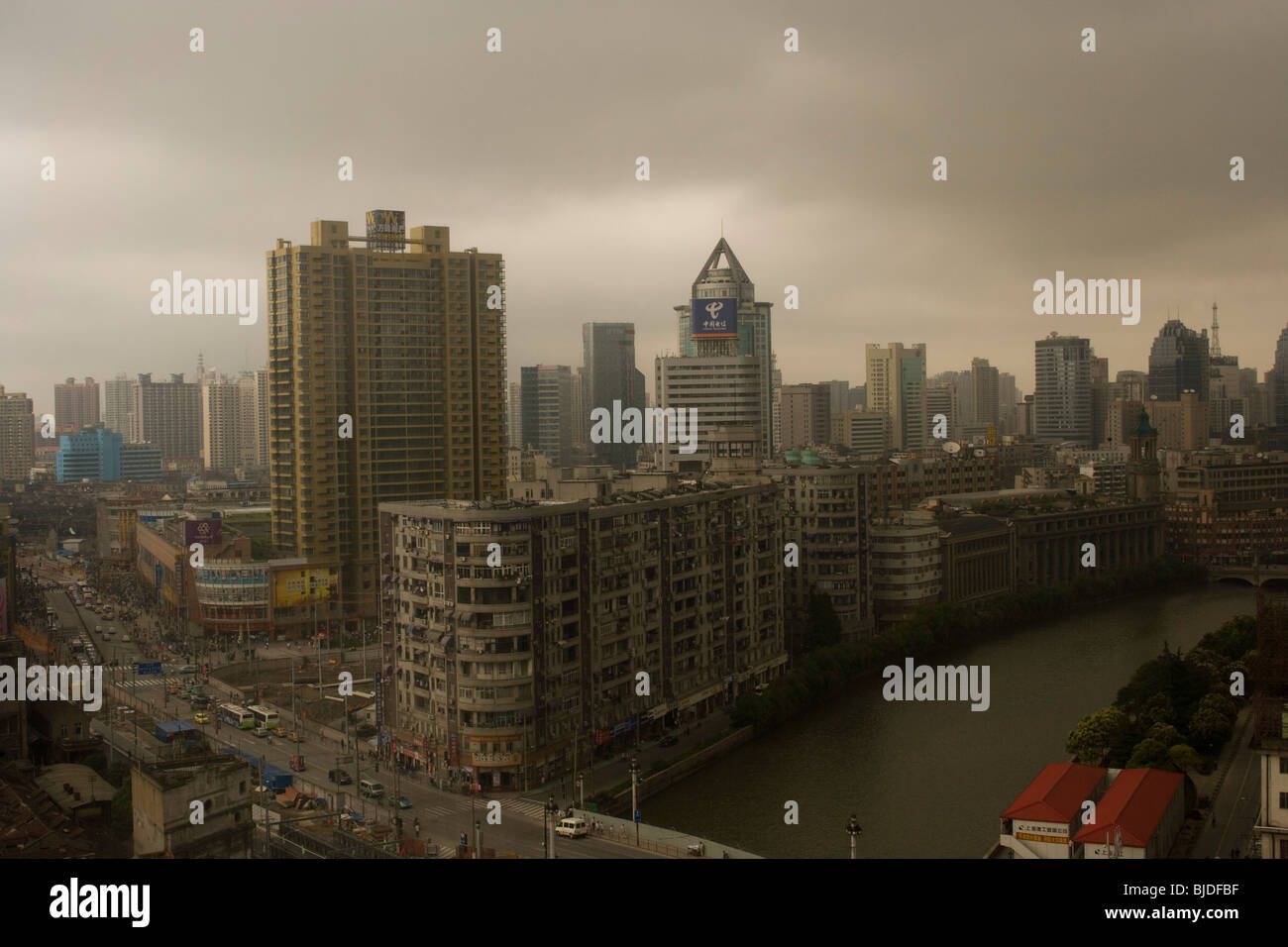 Shanghai slum hi-res stock photography and images - Alamy