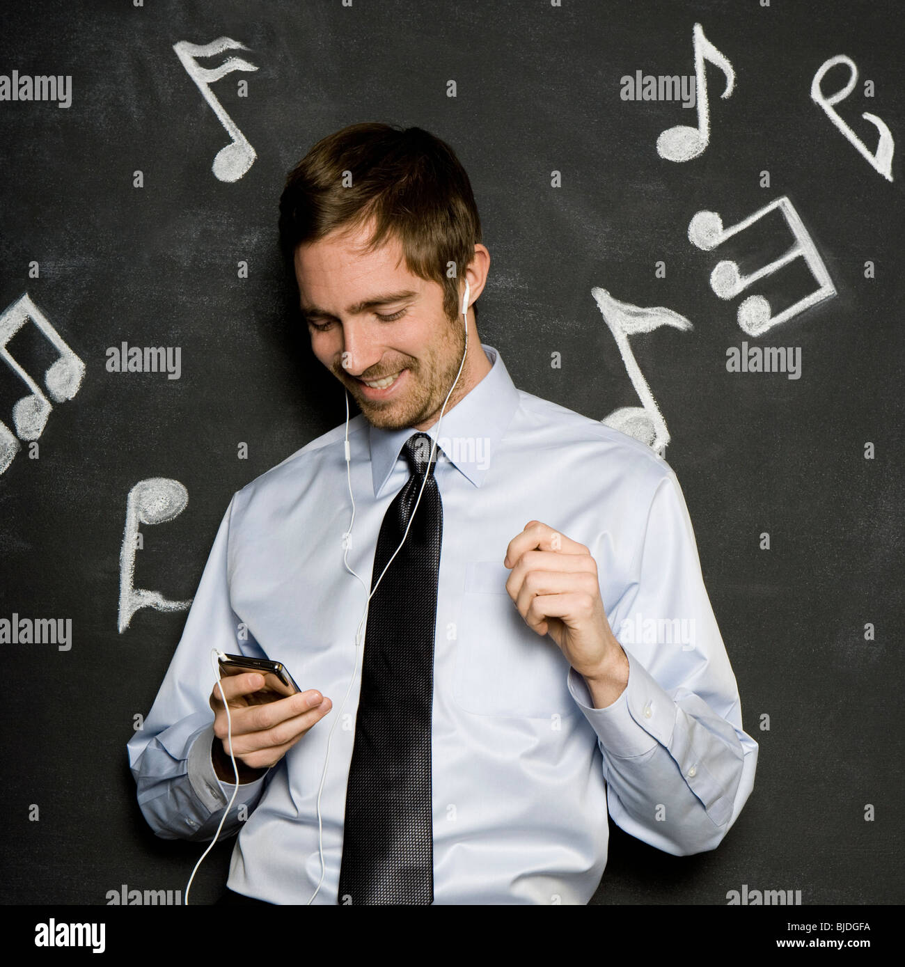man listening to an mp3 player Stock Photo - Alamy