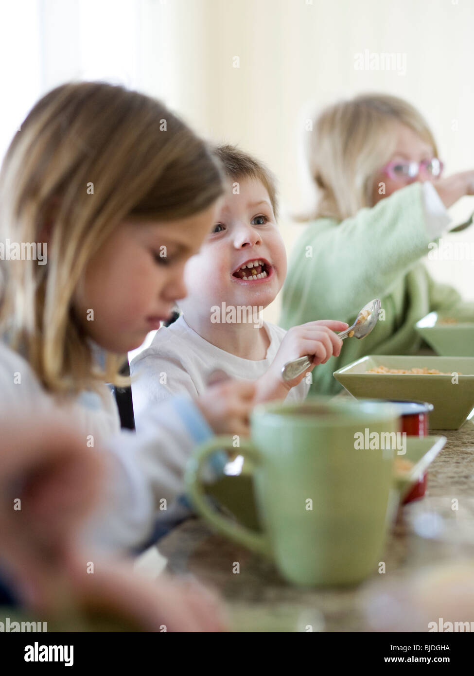 children eating breakfast Stock Photo - Alamy