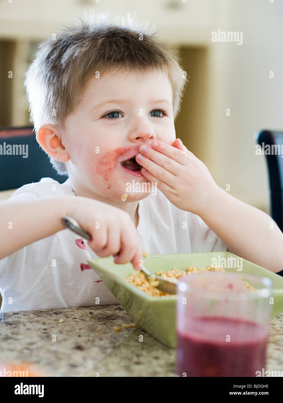 child eating breakfast Stock Photo - Alamy
