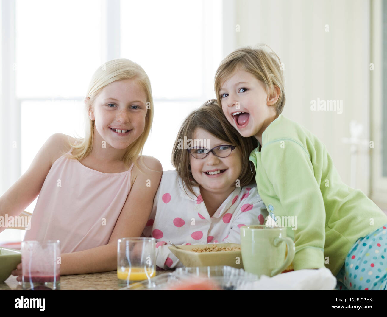 children eating breakfast Stock Photo - Alamy