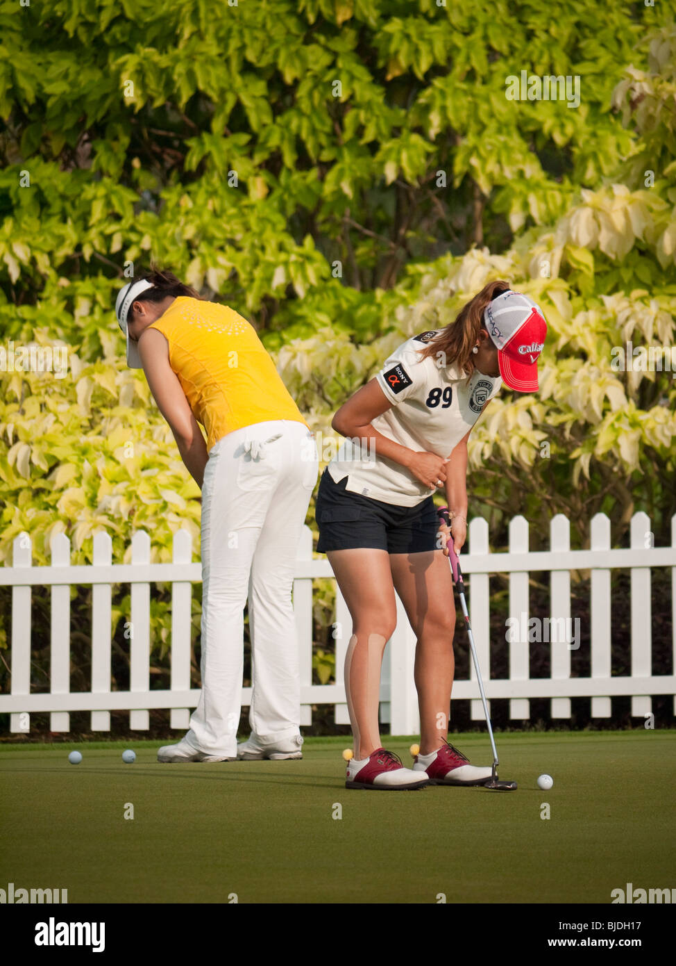 Women golfers practicing before their rounds during the HSBC 2010 Women ...