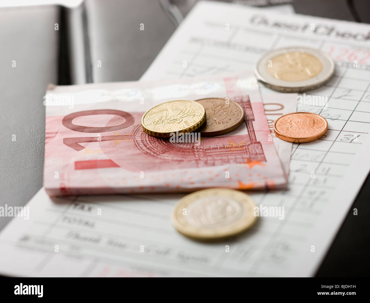 paying a tab Stock Photo - Alamy