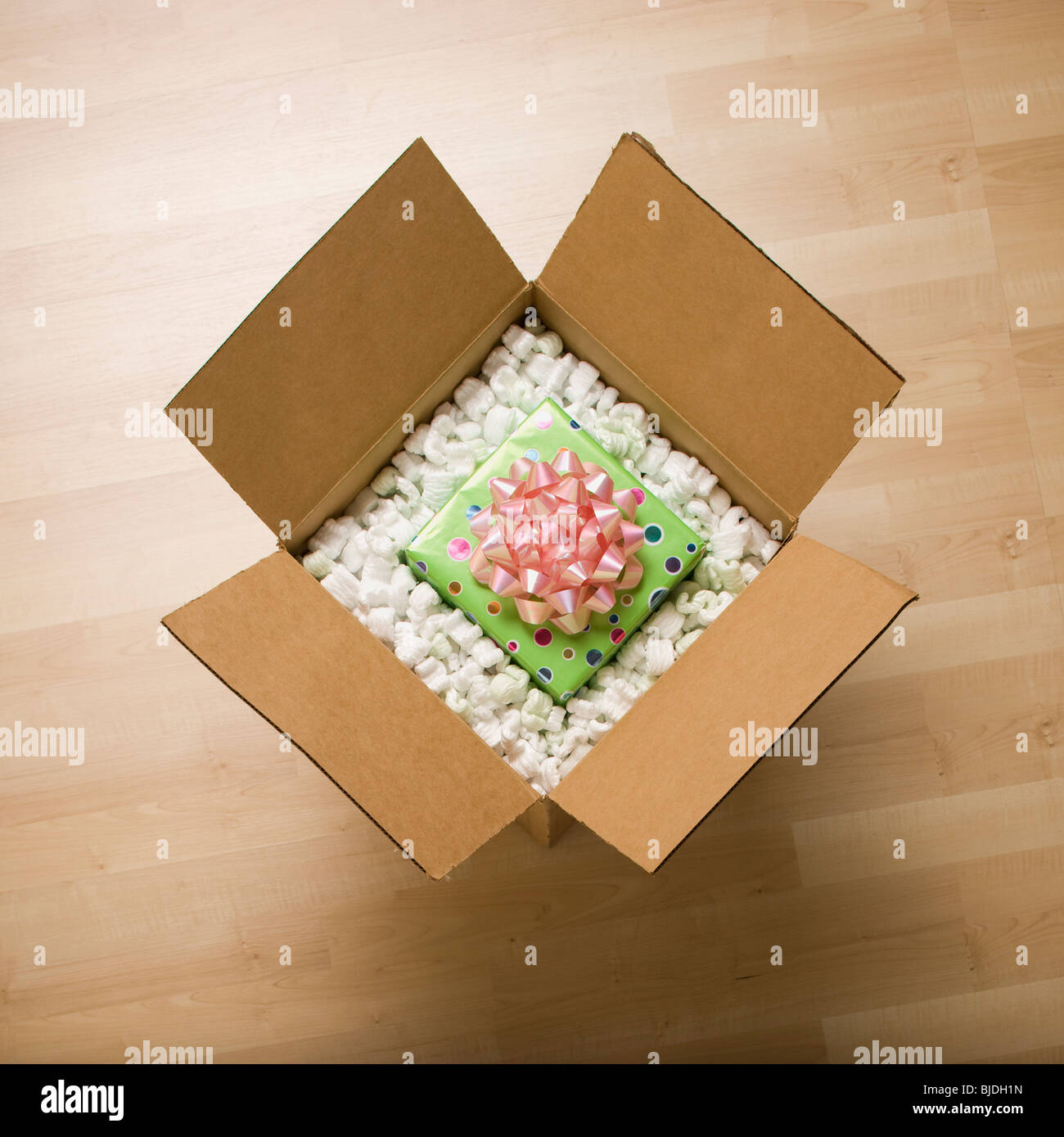Gift package hi-res stock photography and images - Alamy