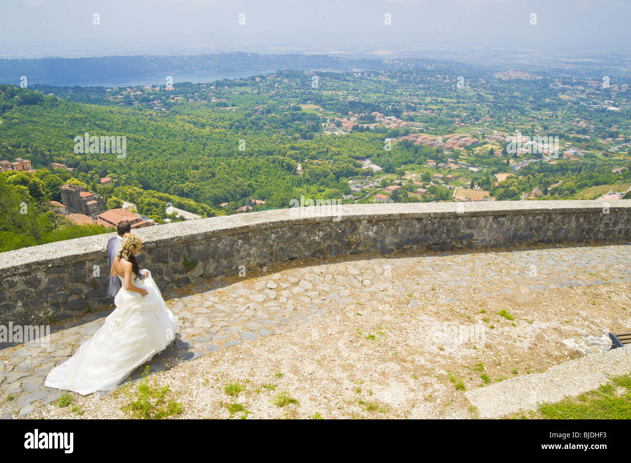 Bride and groom walking together in front of an Italian landscape Stock ...