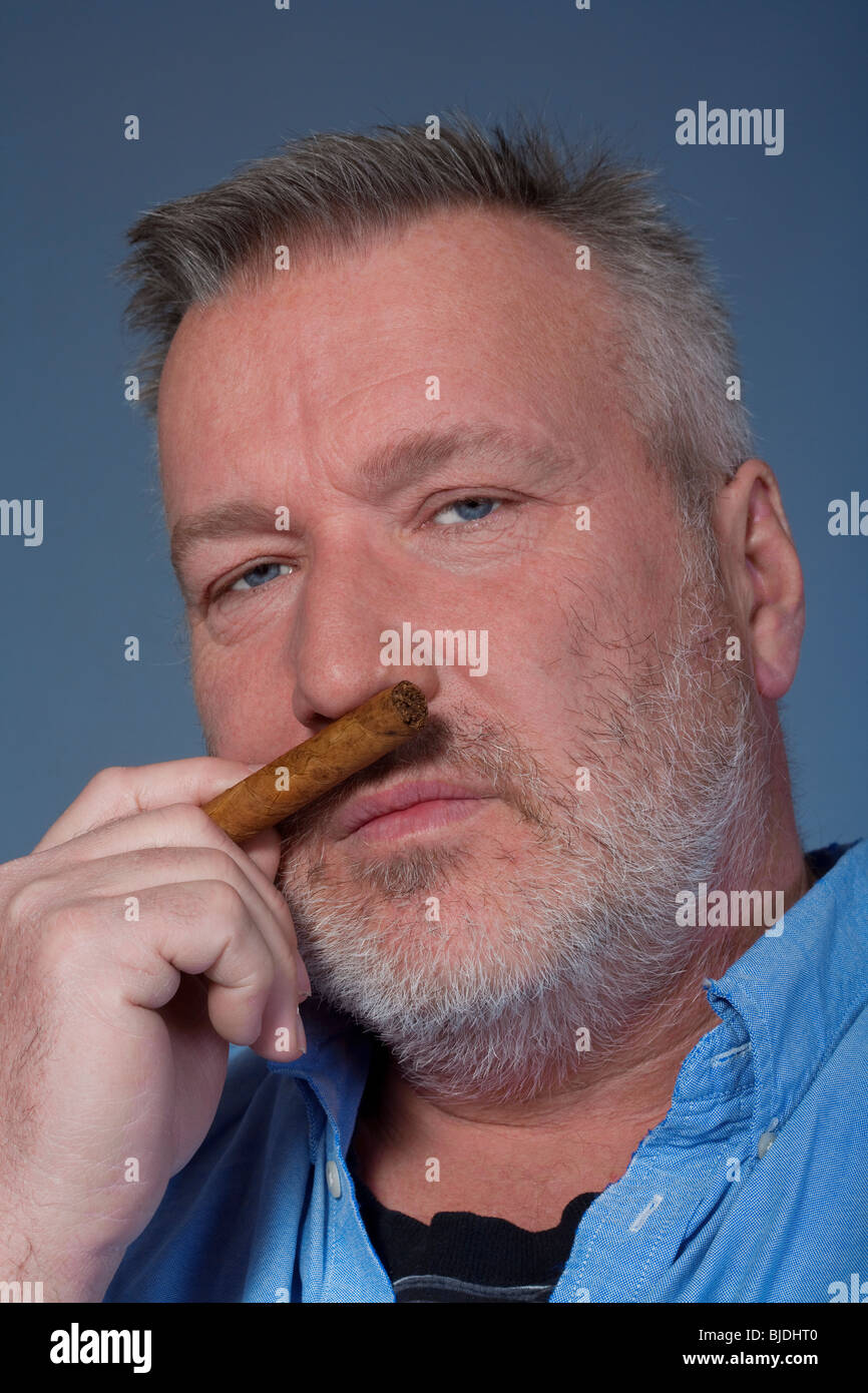 Cigar smoke men hi-res stock photography and images - Alamy