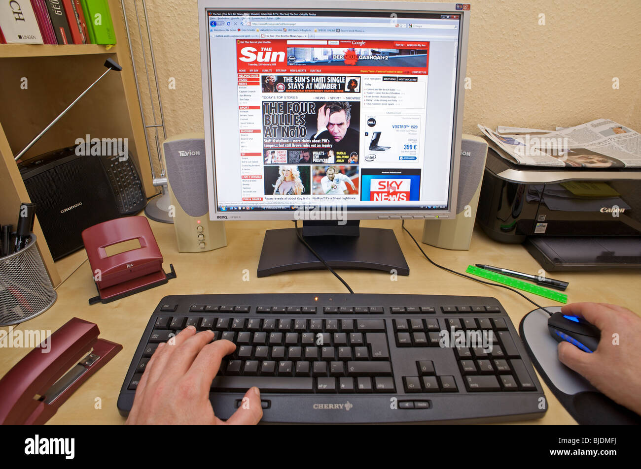 Web publishing hi-res stock photography and images - Alamy