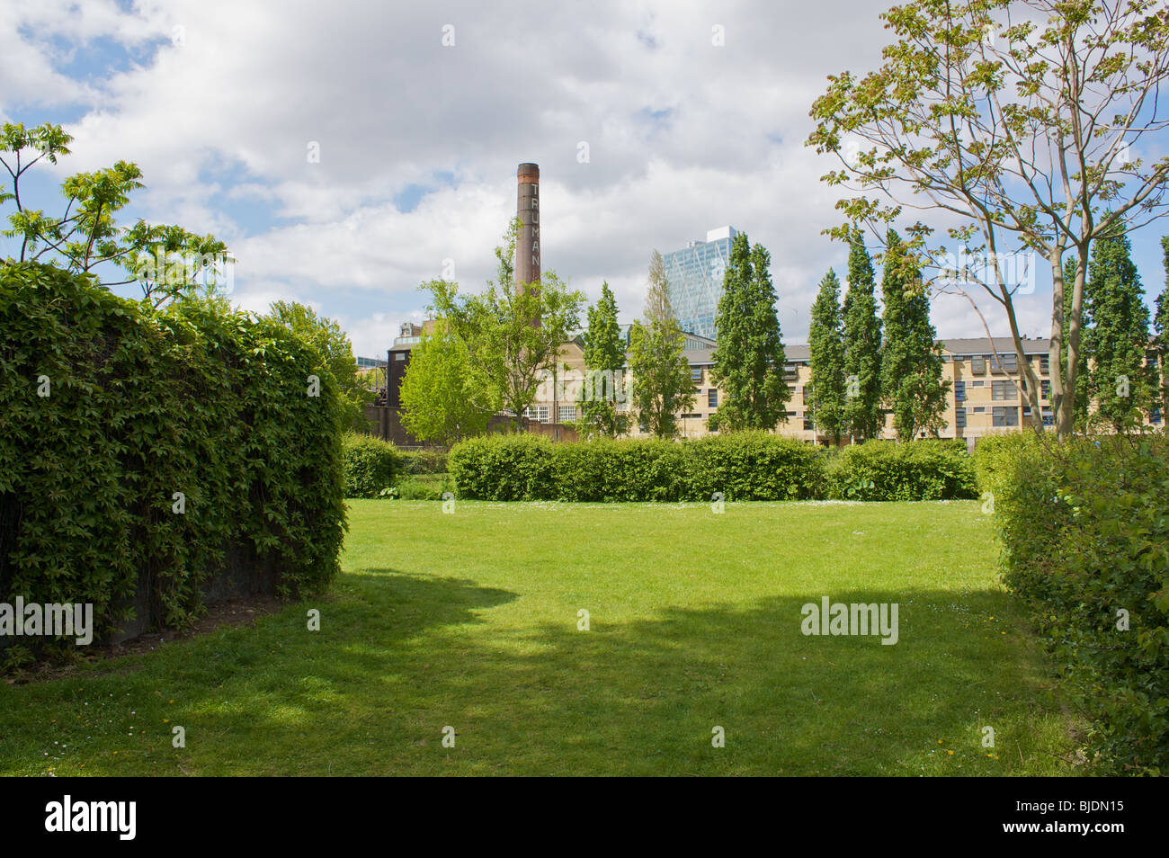 Inner city open park land in the heart of the city of london Stock ...