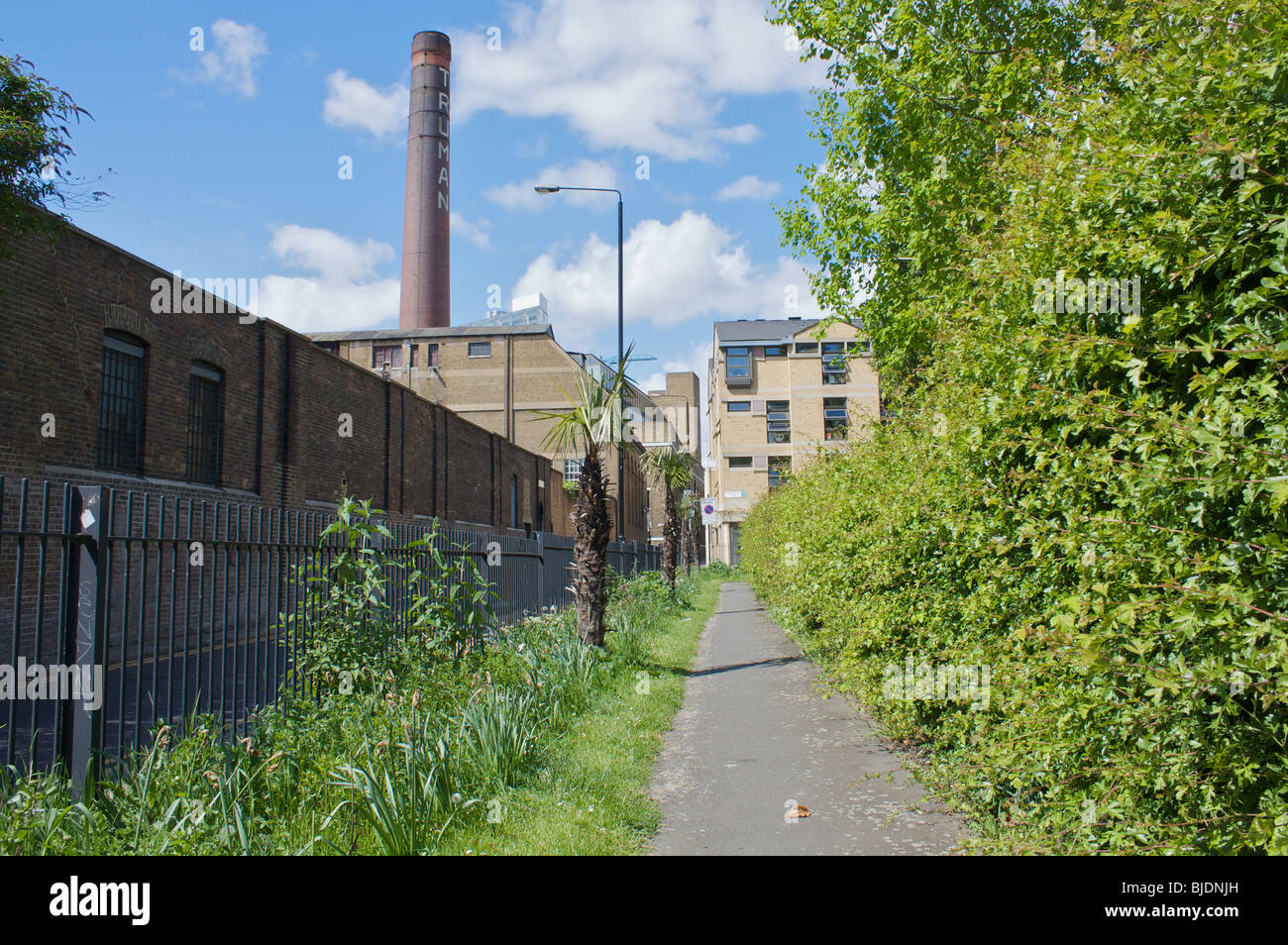 Inner city open park land in the heart of the city of london Stock ...