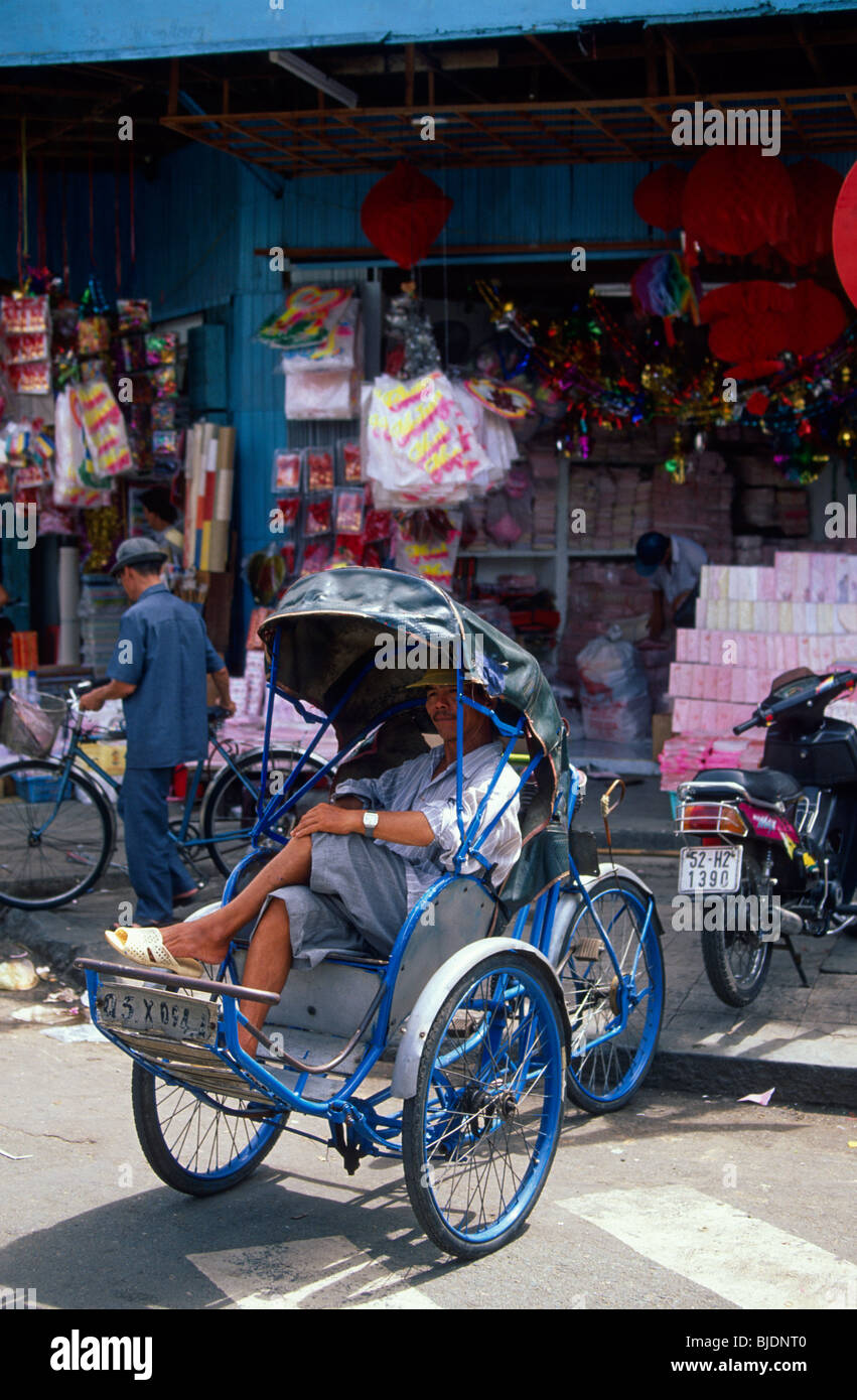 Rickshaw driver waiting for customers Stock Photo - Alamy