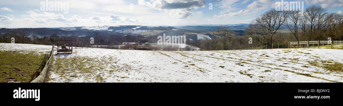 Broadway cotswolds in snow hi-res stock photography and images - Alamy