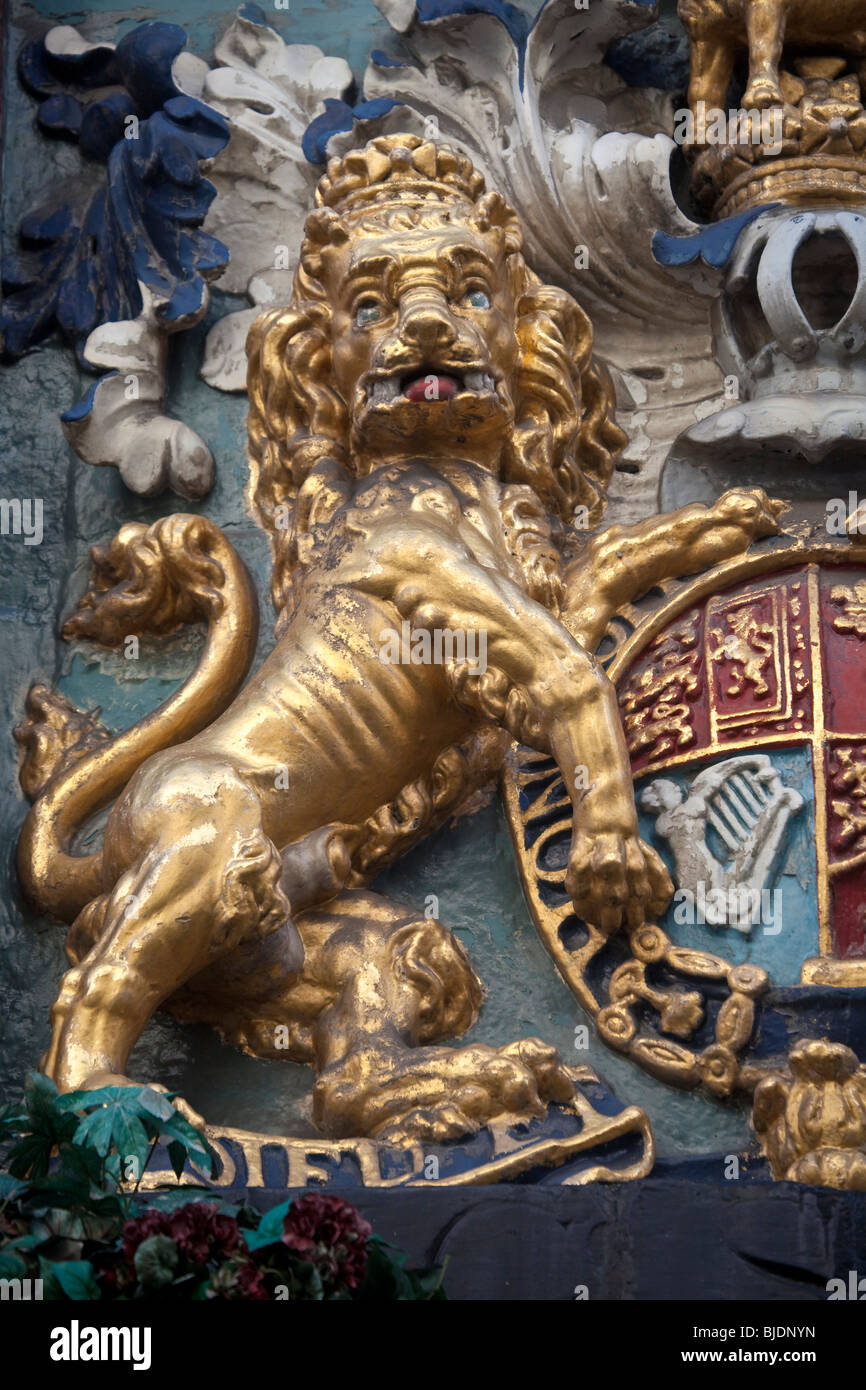 London,Southwark ; The King's Arms,Newcomen Street ; Royal coat of arms ...