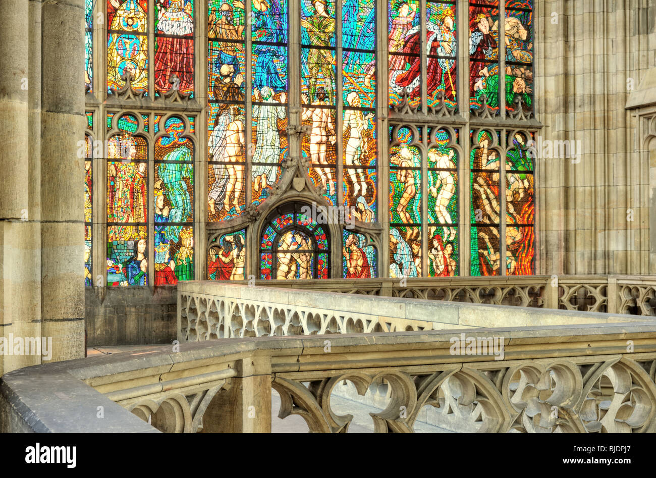 Gothic triforium windows hi-res stock photography and images - Alamy