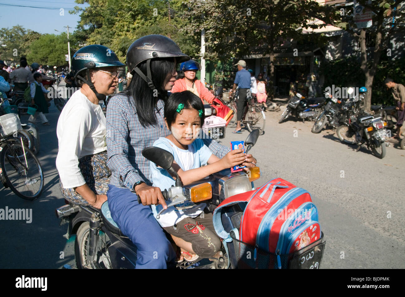 Myanmar school girl hi-res stock photography and images - Alamy