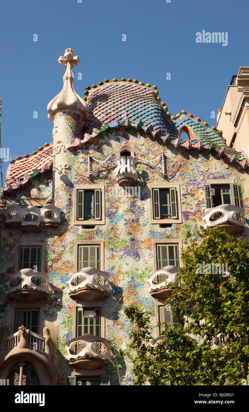 Opera style mask balconies in Barcelona architecture, Casa Batlló by ...