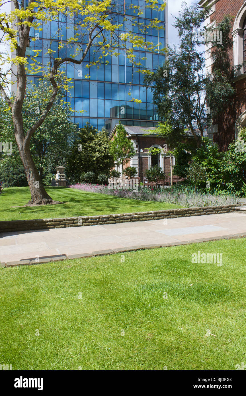 St botolphs aldgate church hi-res stock photography and images - Alamy