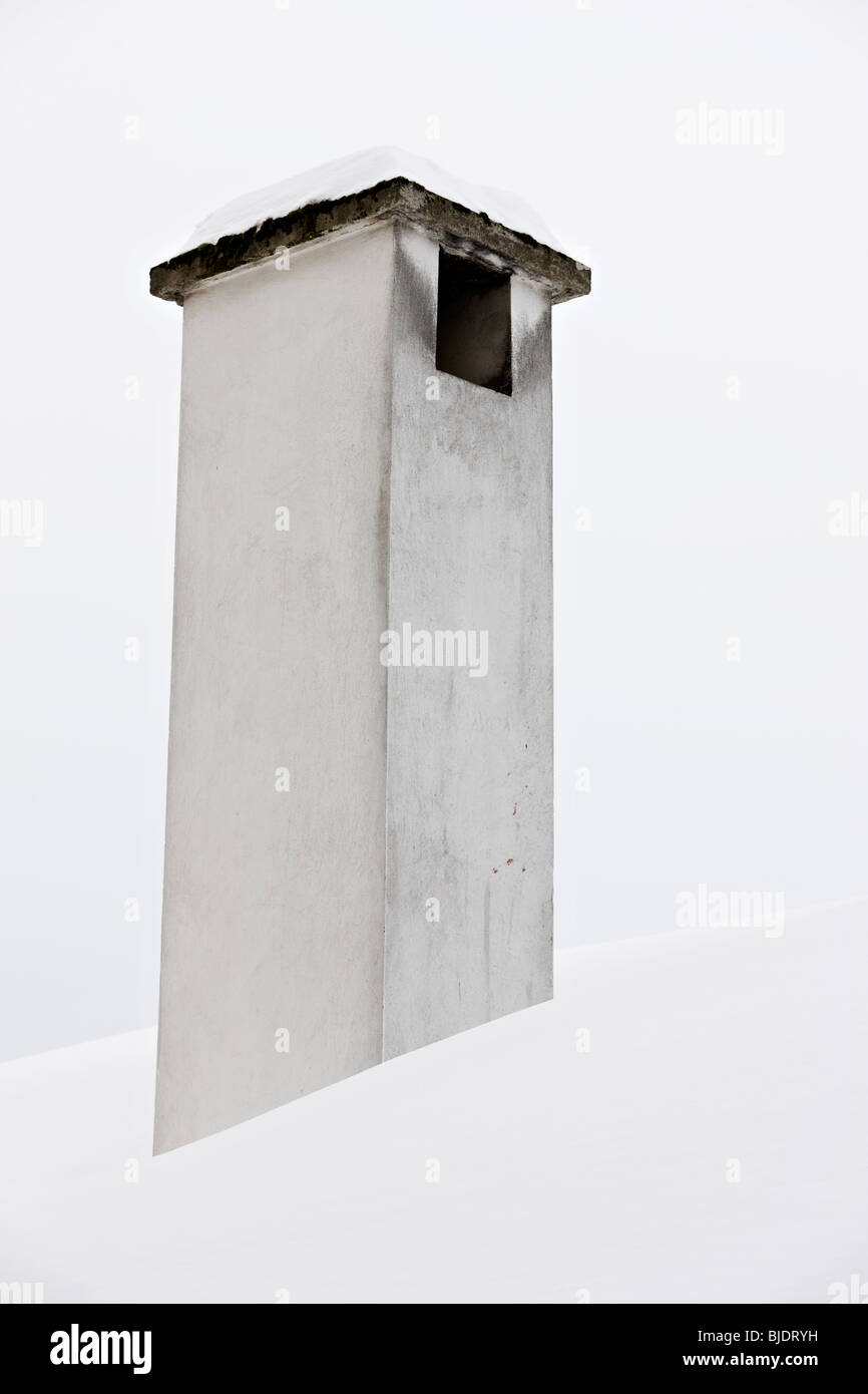 Snowy chimney hi-res stock photography and images - Alamy