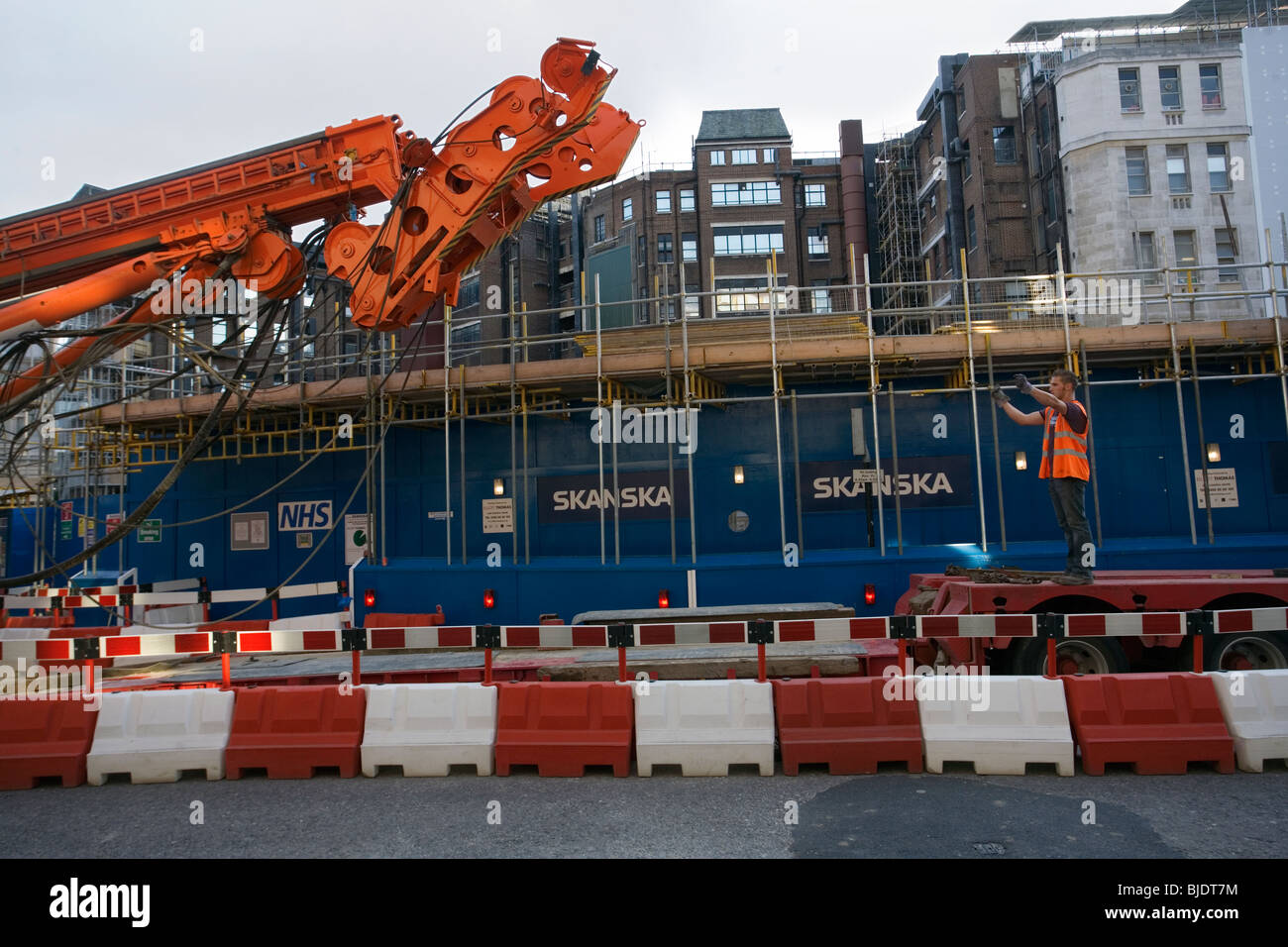 Crane construction london recession hi-res stock photography and images ...