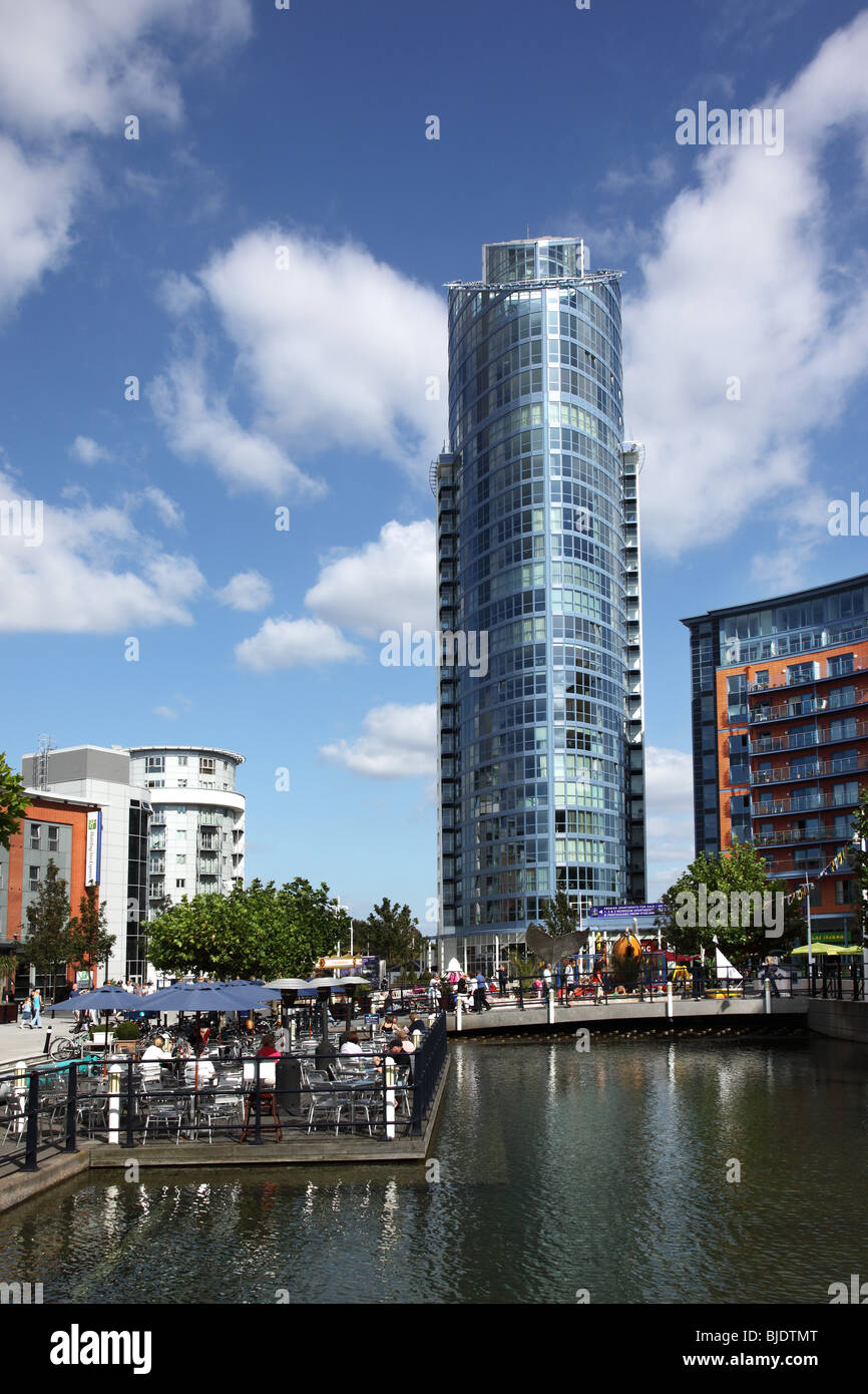 Shops gunwharf quays hi-res stock photography and images - Alamy