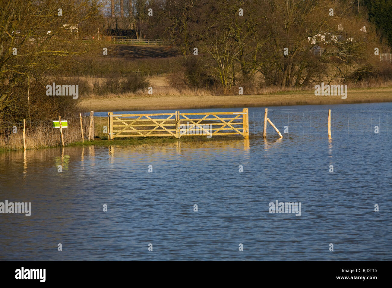 Overflow gate hi-res stock photography and images - Alamy