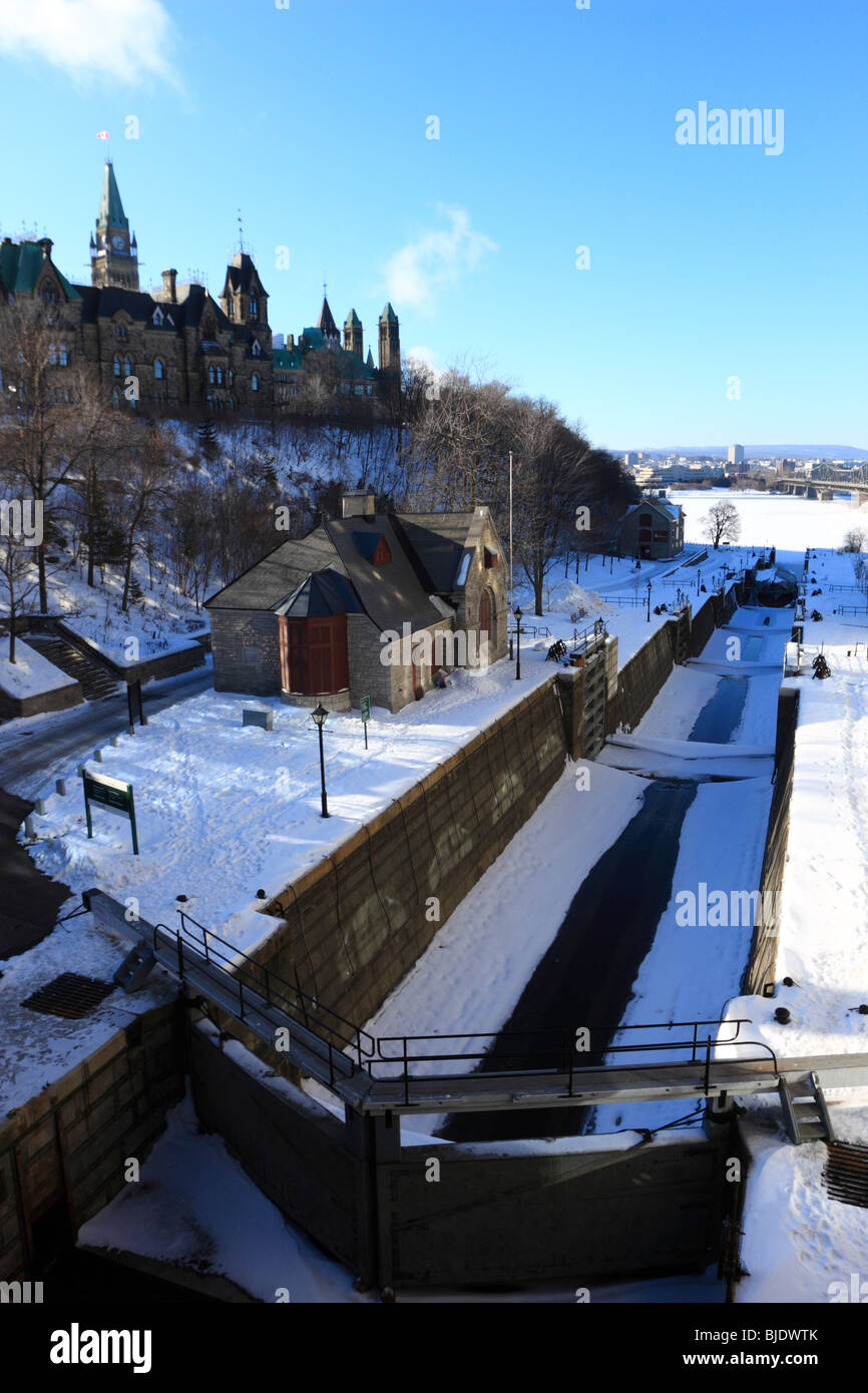 Ottawa parliament in winter hi-res stock photography and images - Alamy
