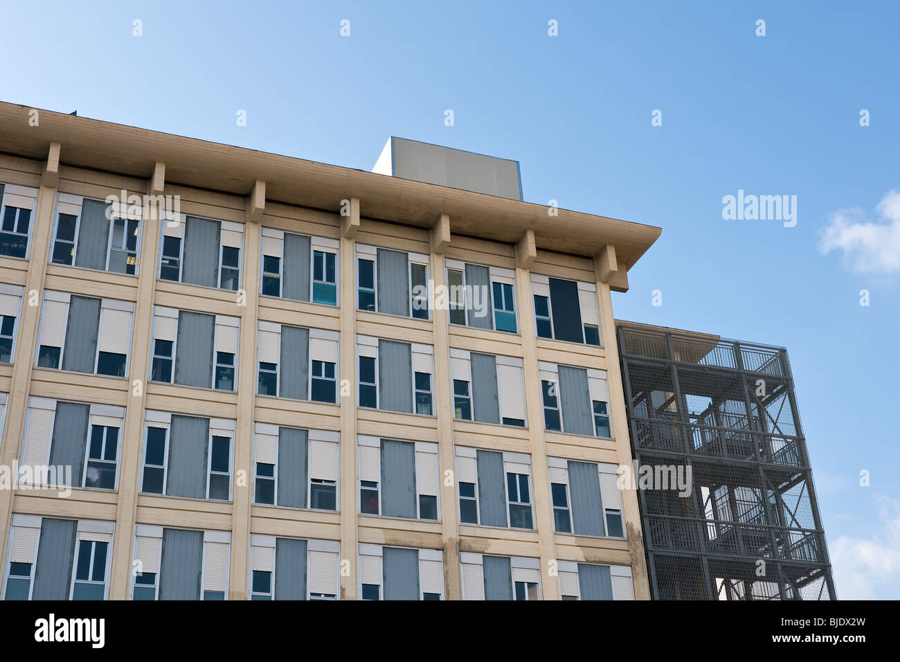 Building buildings clinic clinics hi-res stock photography and images ...