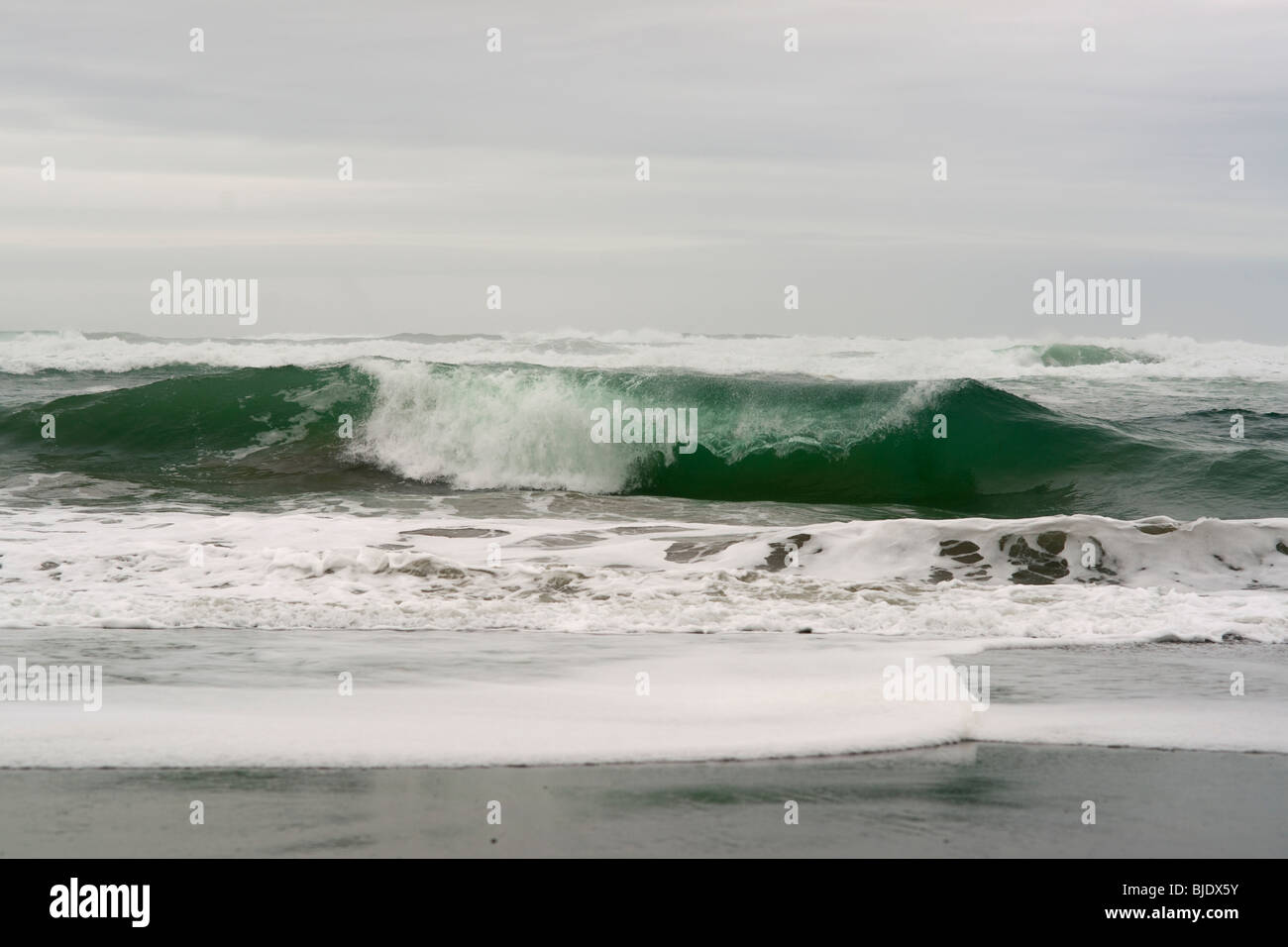 Waves crash onto beach hi-res stock photography and images - Alamy